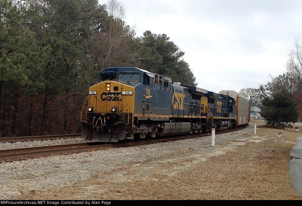 CSX AC44CW 114 leads NB autoracks